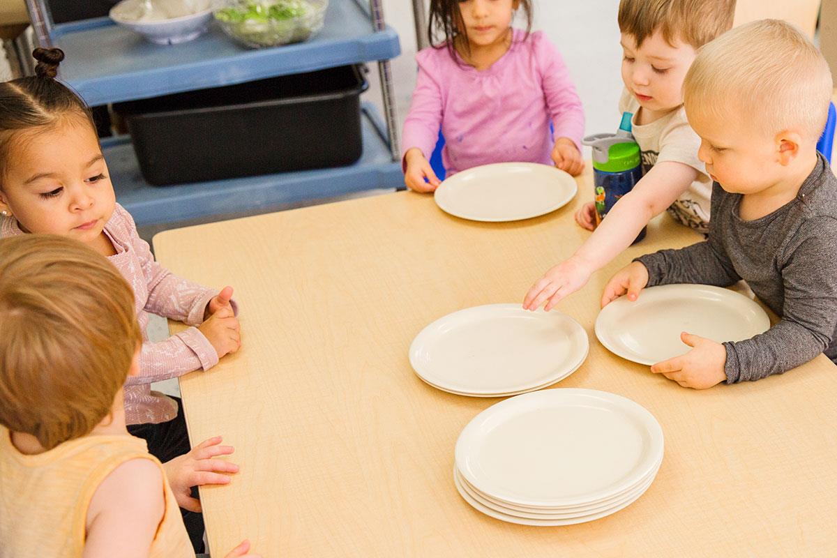 Such Good Eaters! How "Family-Style Dining" Teaches Kids About Food ...