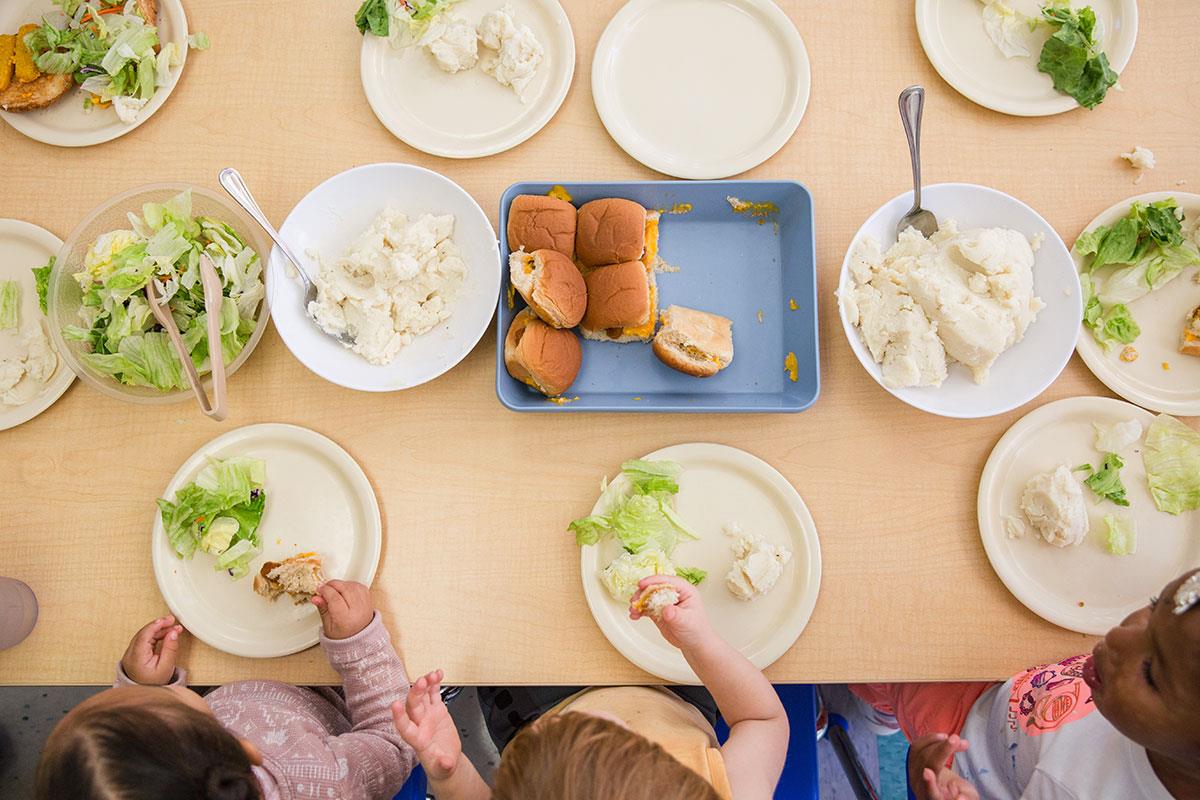 Such Good Eaters! How "Family-Style Dining" Teaches Kids About Food ...